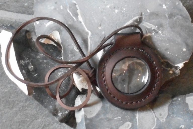 Vergrootglas / lens 50mm in leer ingenaaid groot model – W-O-L-F 's Bin